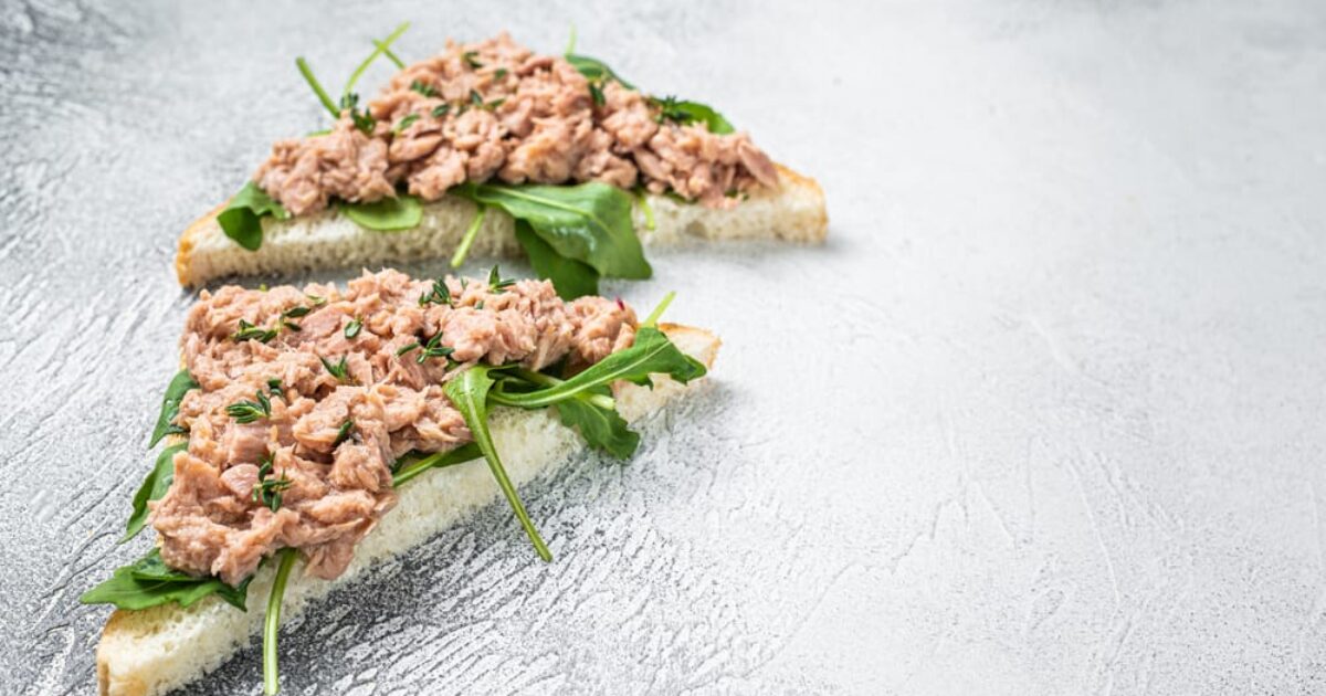 recipe for creamed tuna on toast - Gimme Recipe