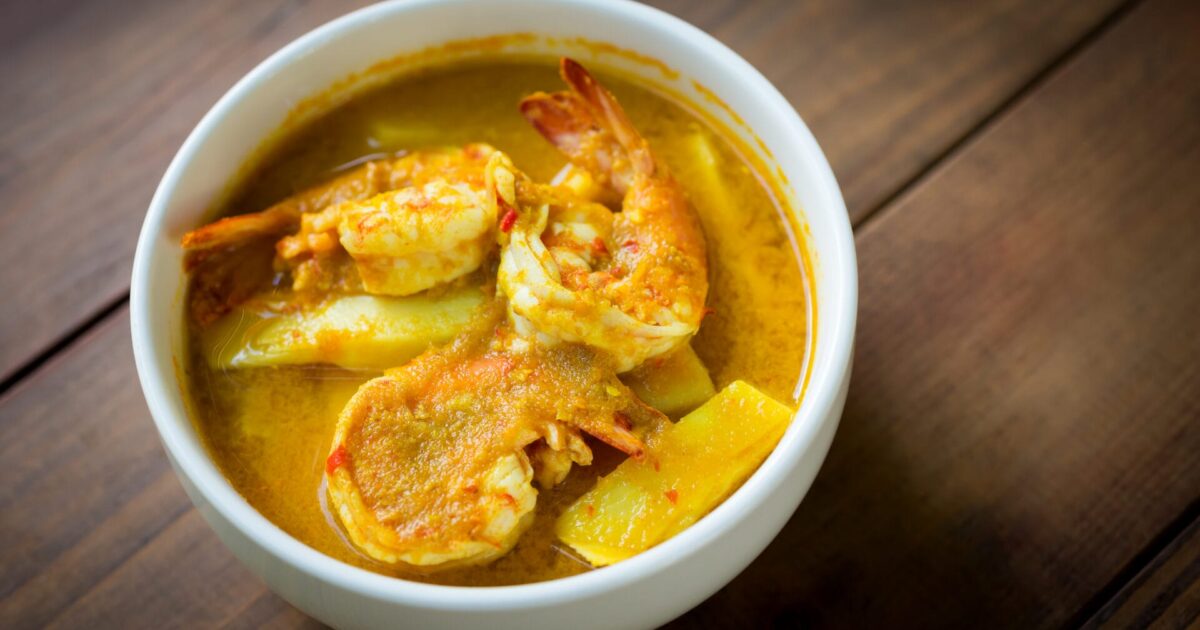 Bengali chingri malai curry with prawns - Gimme Recipe